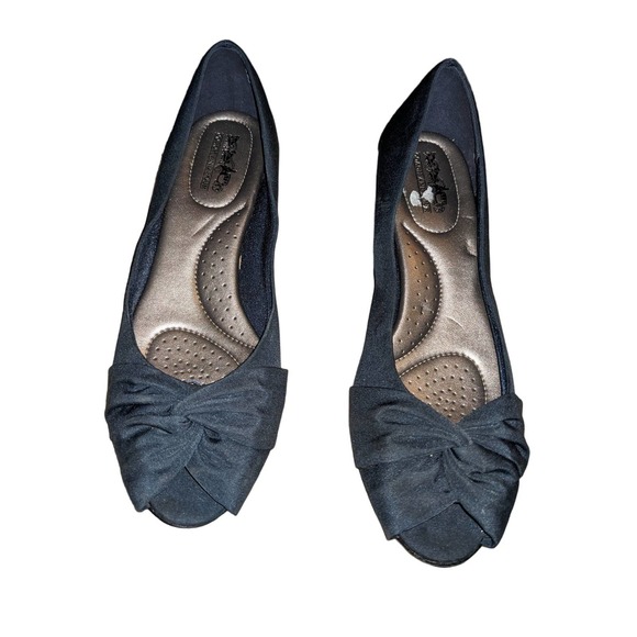 Coach and Four | Shoes | Coach And Four Navy Low Heel Twist Design In ...